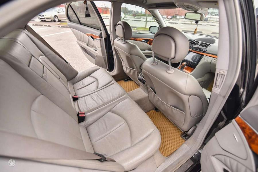 Melns Mercedes-Benz E 320 2004 Klaipėda, ar dzinēja tilpumu 3.20 L un nobraukumu 43 tūkst. km par 2000 €, foto 11 vietnē AUTOMOTO.COM.LV