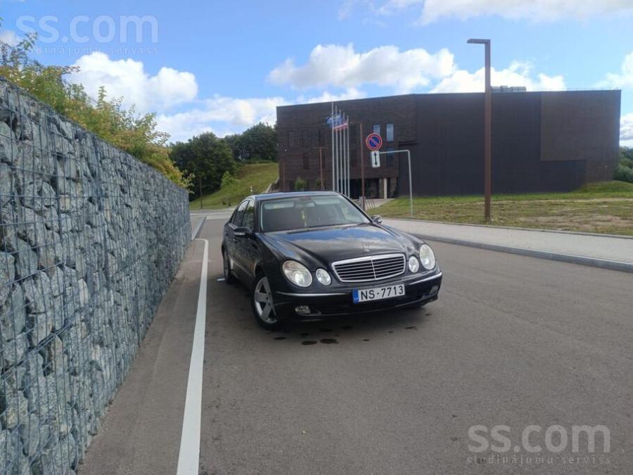 Black Mercedes-Benz E 320 2004 in Rezekne, with an engine capacity of 3.20 L and mileage of 0 thousand km for 3900 €, photo 1 on AUTOMOTO.COM.LV