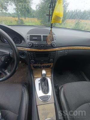 Black Mercedes-Benz E 320 2004 in Rezekne, with an engine capacity of 3.20 L and mileage of 0 thousand km for 3900 €, photo 9 on AUTOMOTO.COM.LV