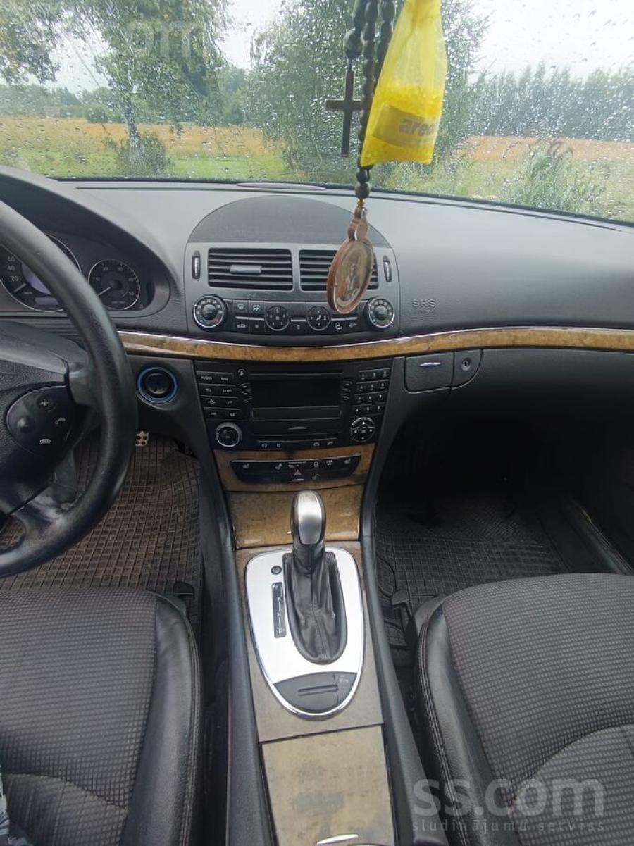 Black Mercedes-Benz E 320 2004 in Rezekne, with an engine capacity of 3.20 L and mileage of 0 thousand km for 3900 €, photo 9 on AUTOMOTO.COM.LV