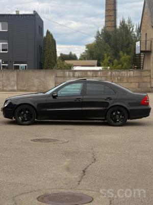 Black Mercedes-Benz E 320 2004 in Telschi, with an engine capacity of 3.20 L and mileage of 320 thousand km for 3500 €, photo 5 on AUTOMOTO.COM.LV