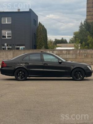 Black Mercedes-Benz E 320 2004 in Telschi, with an engine capacity of 3.20 L and mileage of 320 thousand km for 3500 €, photo 6 on AUTOMOTO.COM.LV