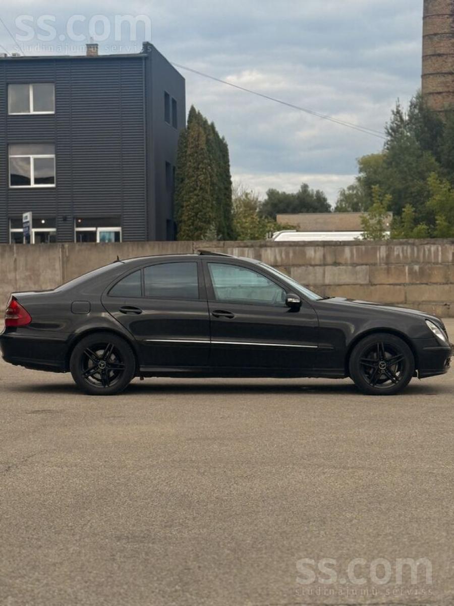 Black Mercedes-Benz E 320 2004 in Telschi, with an engine capacity of 3.20 L and mileage of 320 thousand km for 3500 €, photo 6 on AUTOMOTO.COM.LV