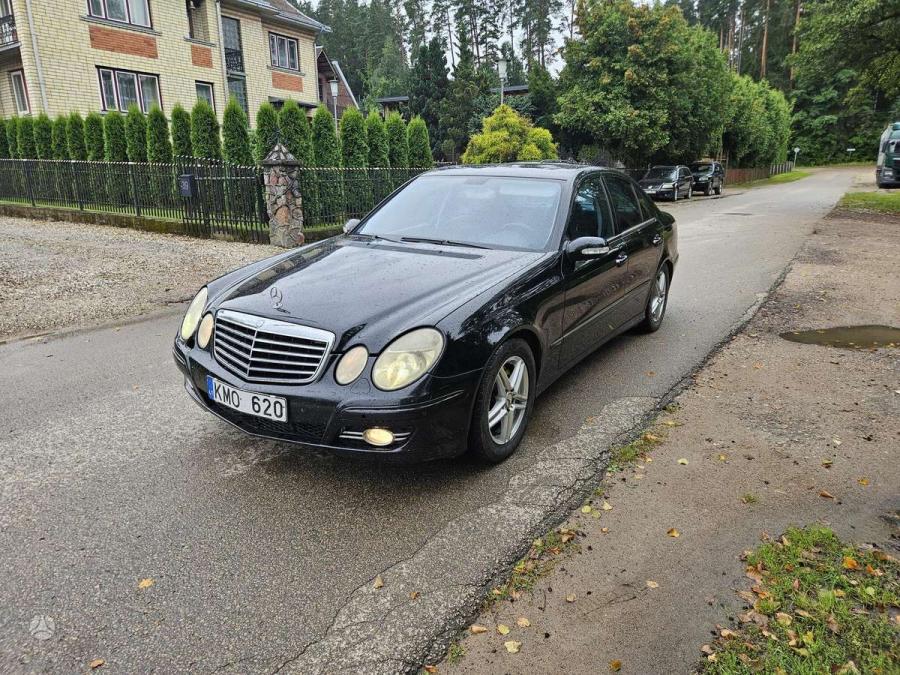 Melns Mercedes-Benz E 320 2004 Prienai, ar dzinēja tilpumu 3.22 L un nobraukumu 356 tūkst. km par 1650 €, foto 4 vietnē AUTOMOTO.COM.LV