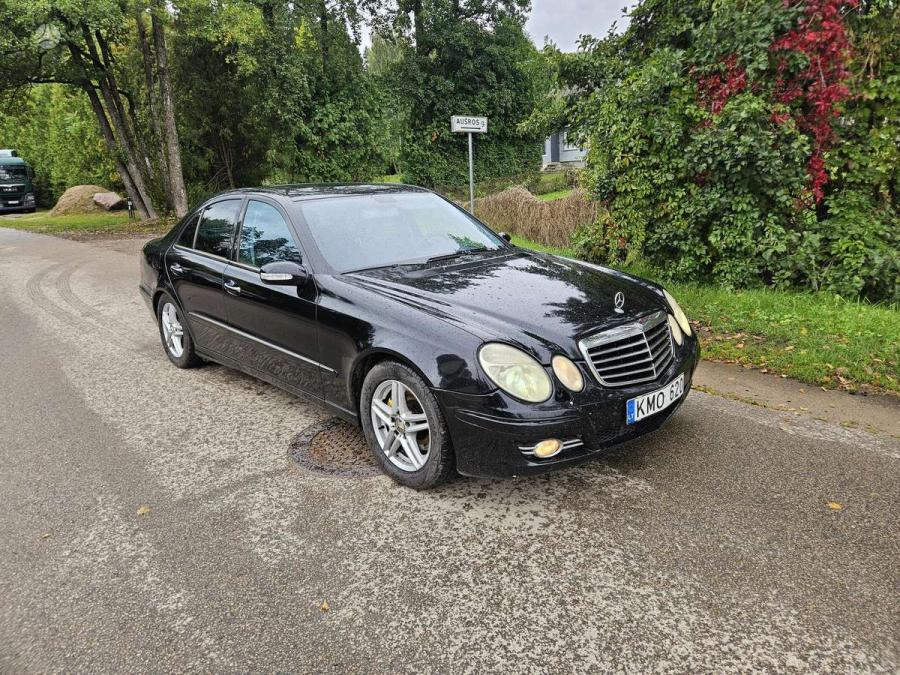 Melns Mercedes-Benz E 320 2004 Prienai, ar dzinēja tilpumu 3.22 L un nobraukumu 356 tūkst. km par 1650 €, foto 5 vietnē AUTOMOTO.COM.LV