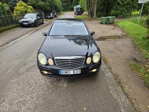 Melns Mercedes-Benz E 320 2004 Prienai, ar dzinēja tilpumu 3.22 L un nobraukumu 356 tūkst. km par 1650 €, foto 6 vietnē AUTOMOTO.COM.LV