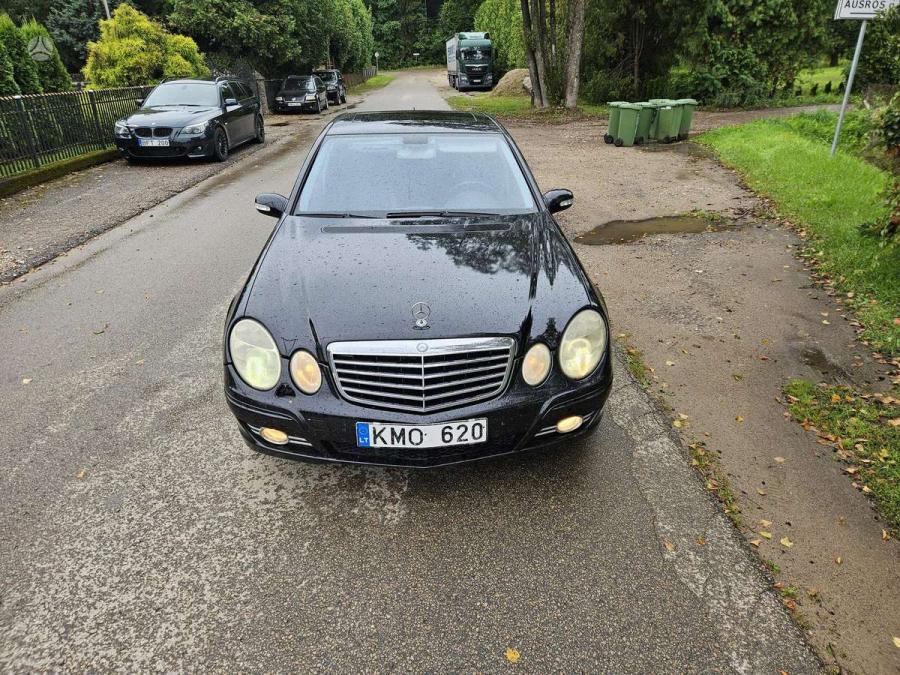 Melns Mercedes-Benz E 320 2004 Prienai, ar dzinēja tilpumu 3.22 L un nobraukumu 356 tūkst. km par 1650 €, foto 6 vietnē AUTOMOTO.COM.LV