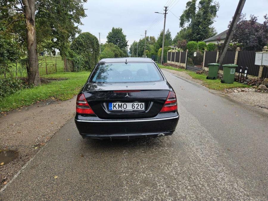 Melns Mercedes-Benz E 320 2004 Prienai, ar dzinēja tilpumu 3.22 L un nobraukumu 356 tūkst. km par 1650 €, foto 8 vietnē AUTOMOTO.COM.LV