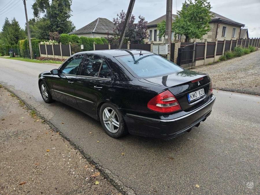 Melns Mercedes-Benz E 320 2004 Prienai, ar dzinēja tilpumu 3.22 L un nobraukumu 356 tūkst. km par 1650 €, foto 9 vietnē AUTOMOTO.COM.LV