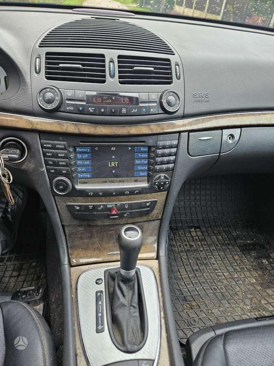 Melns Mercedes-Benz E 320 2004 Prienai, ar dzinēja tilpumu 3.22 L un nobraukumu 356 tūkst. km par 1650 €, foto 14 vietnē AUTOMOTO.COM.LV