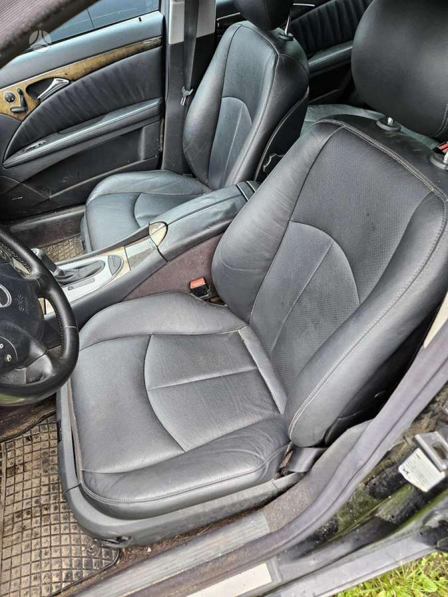 Melns Mercedes-Benz E 320 2004 Prienai, ar dzinēja tilpumu 3.22 L un nobraukumu 356 tūkst. km par 1650 €, foto 15 vietnē AUTOMOTO.COM.LV