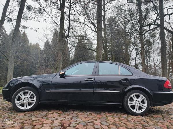 Black Mercedes-Benz E 320 2005 in Kaunas, with an engine capacity of 3.20 L and mileage of 340 thousand km for 2999 €, photo 5 on AUTOMOTO.COM.LV