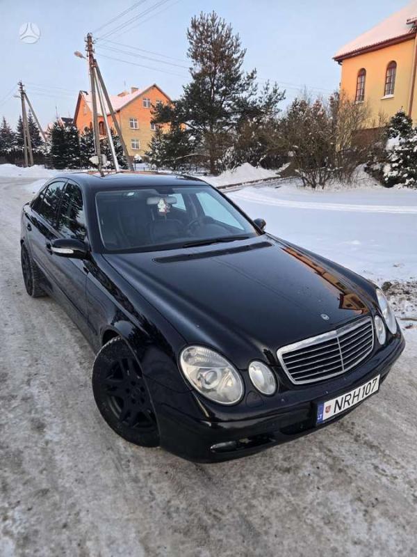 Black Mercedes-Benz E 320 2005 in Vilnius, with an engine capacity of 3.22 L and mileage of 246 thousand km for 2450 €, photo 4 on AUTOMOTO.COM.LV