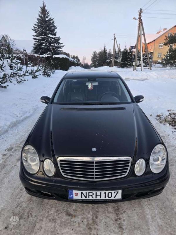 Black Mercedes-Benz E 320 2005 in Vilnius, with an engine capacity of 3.22 L and mileage of 246 thousand km for 2450 €, photo 6 on AUTOMOTO.COM.LV