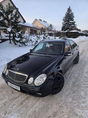 Black Mercedes-Benz E 320 2005 in Vilnius, with an engine capacity of 3.22 L and mileage of 246 thousand km for 2450 €, photo 7 on AUTOMOTO.COM.LV