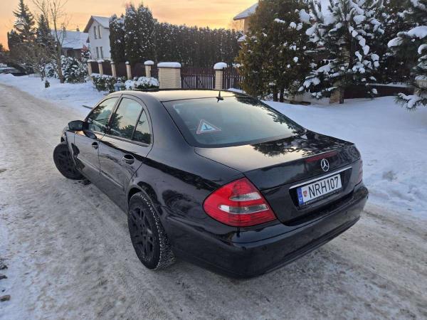 Black Mercedes-Benz E 320 2005 in Vilnius, with an engine capacity of 3.22 L and mileage of 246 thousand km for 2450 €, photo 10 on AUTOMOTO.COM.LV