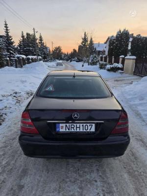 Black Mercedes-Benz E 320 2005 in Vilnius, with an engine capacity of 3.22 L and mileage of 246 thousand km for 2450 €, photo 12 on AUTOMOTO.COM.LV