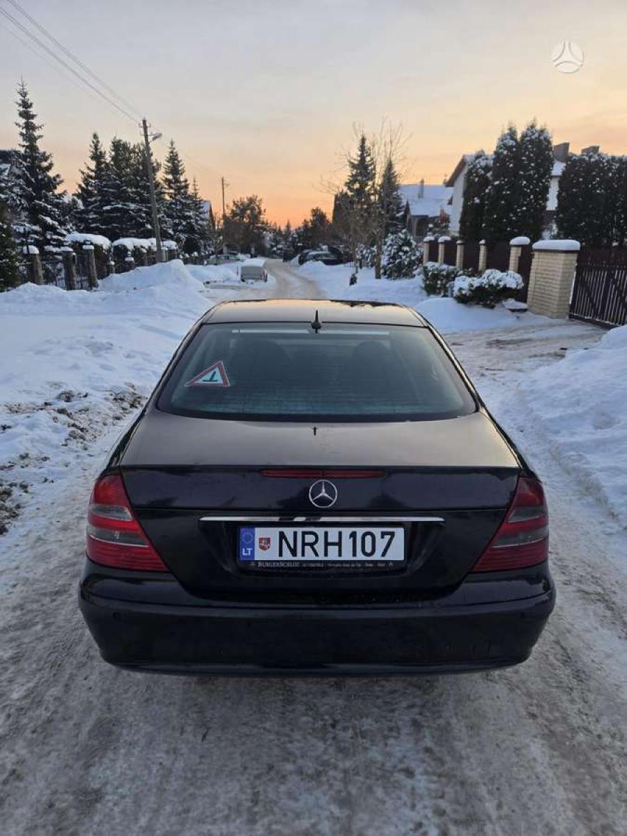 Black Mercedes-Benz E 320 2005 in Vilnius, with an engine capacity of 3.22 L and mileage of 246 thousand km for 2450 €, photo 12 on AUTOMOTO.COM.LV