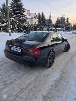 Black Mercedes-Benz E 320 2005 in Vilnius, with an engine capacity of 3.22 L and mileage of 246 thousand km for 2450 €, photo 13 on AUTOMOTO.COM.LV