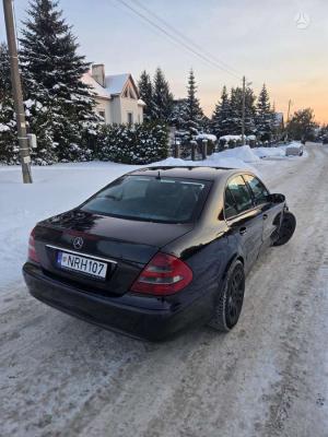 Black Mercedes-Benz E 320 2005 in Vilnius, with an engine capacity of 3.22 L and mileage of 246 thousand km for 2450 €, photo 14 on AUTOMOTO.COM.LV