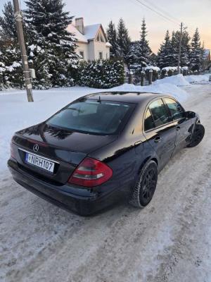 Black Mercedes-Benz E 320 2005 in Vilnius, with an engine capacity of 3.22 L and mileage of 246 thousand km for 2450 €, photo 15 on AUTOMOTO.COM.LV