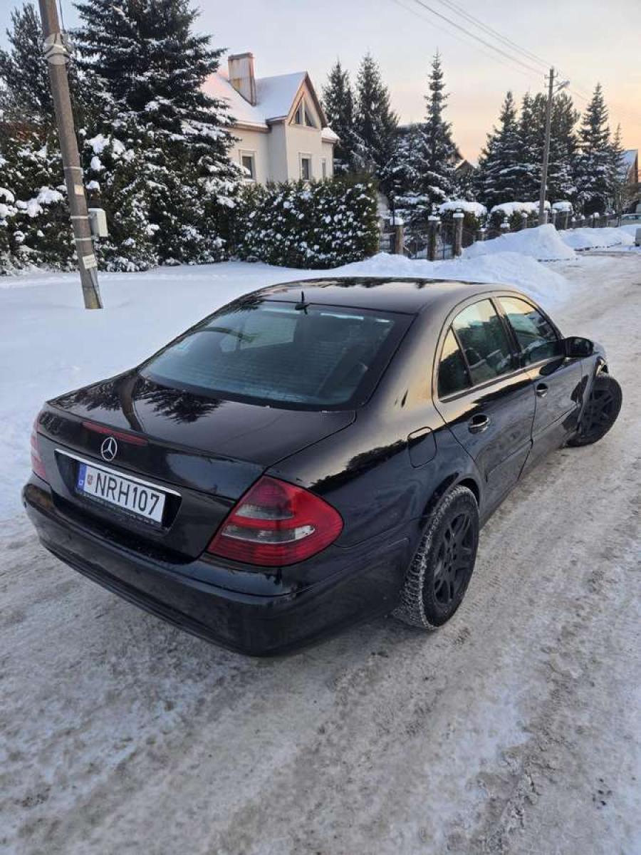 Black Mercedes-Benz E 320 2005 in Vilnius, with an engine capacity of 3.22 L and mileage of 246 thousand km for 2450 €, photo 15 on AUTOMOTO.COM.LV