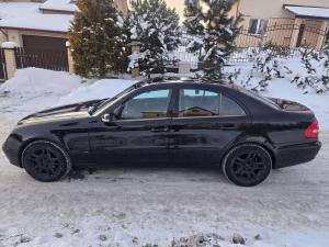 Black Mercedes-Benz E 320 2005 in Vilnius, with an engine capacity of 3.22 L and mileage of 246 thousand km for 2450 €, photo 17 on AUTOMOTO.COM.LV