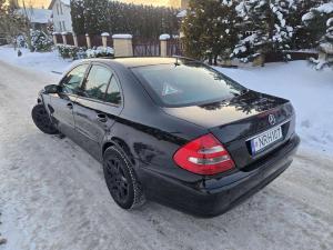 Black Mercedes-Benz E 320 2005 in Vilnius, with an engine capacity of 3.22 L and mileage of 246 thousand km for 2450 €, photo 18 on AUTOMOTO.COM.LV