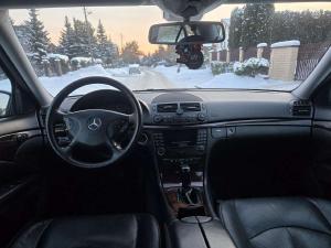 Black Mercedes-Benz E 320 2005 in Vilnius, with an engine capacity of 3.22 L and mileage of 246 thousand km for 2450 €, photo 21 on AUTOMOTO.COM.LV
