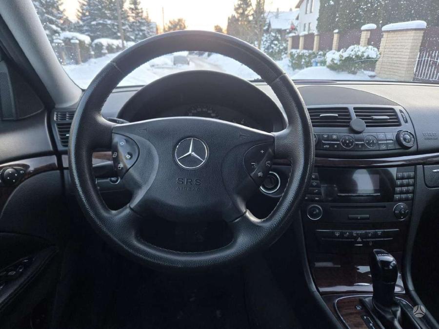 Black Mercedes-Benz E 320 2005 in Vilnius, with an engine capacity of 3.22 L and mileage of 246 thousand km for 2450 €, photo 22 on AUTOMOTO.COM.LV