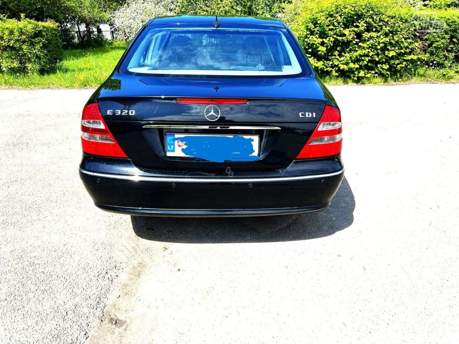 Melns Mercedes-Benz E 320 2005 Šauļi, ar dzinēja tilpumu 3.20 L un nobraukumu 268 tūkst. km par 3550 €, foto 5 vietnē AUTOMOTO.COM.LV