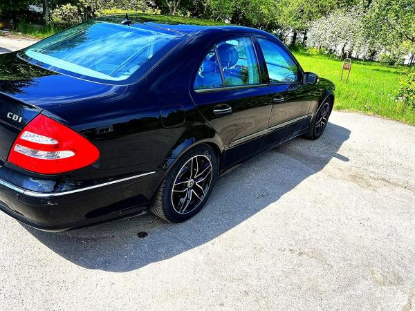 Black Mercedes-Benz E 320 2005 in Siauliai, with an engine capacity of 3.20 L and mileage of 268 thousand km for 3550 €, photo 6 on AUTOMOTO.COM.LV