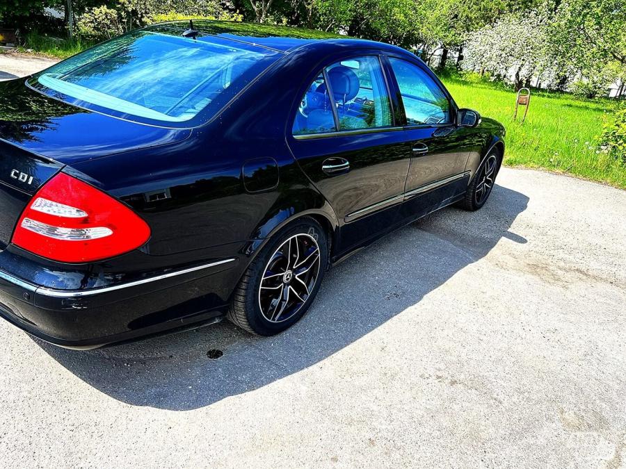 Melns Mercedes-Benz E 320 2005 Šauļi, ar dzinēja tilpumu 3.20 L un nobraukumu 268 tūkst. km par 3550 €, foto 7 vietnē AUTOMOTO.COM.LV