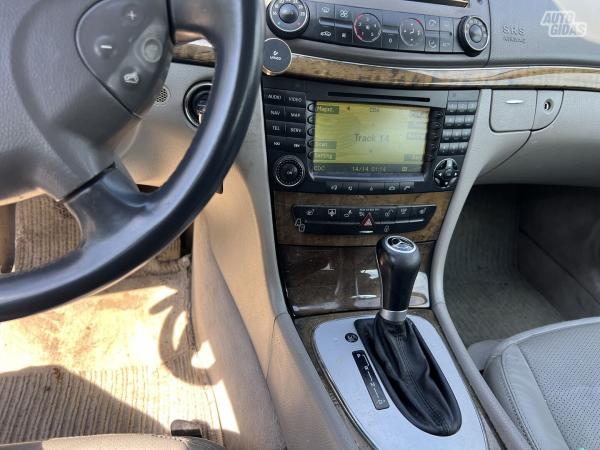 Black Mercedes-Benz E 320 2005 in Siauliai, with an engine capacity of 3.20 L and mileage of 268 thousand km for 3550 €, photo 7 on AUTOMOTO.COM.LV