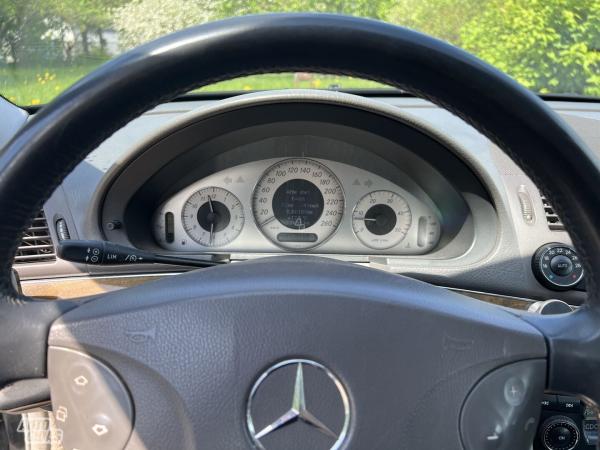 Black Mercedes-Benz E 320 2005 in Siauliai, with an engine capacity of 3.20 L and mileage of 268 thousand km for 3550 €, photo 8 on AUTOMOTO.COM.LV