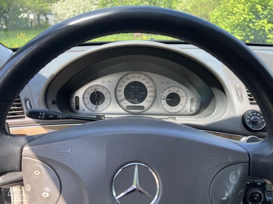 Melns Mercedes-Benz E 320 2005 Šauļi, ar dzinēja tilpumu 3.20 L un nobraukumu 268 tūkst. km par 3550 €, foto 9 vietnē AUTOMOTO.COM.LV