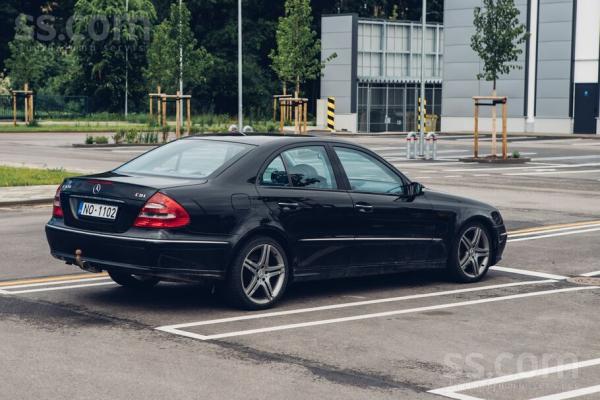 Melns Mercedes-Benz E 320 2005 Rīga, ar dzinēja tilpumu 3.00 L un nobraukumu 285 tūkst. km par 3200 €, foto 1 vietnē AUTOMOTO.COM.LV