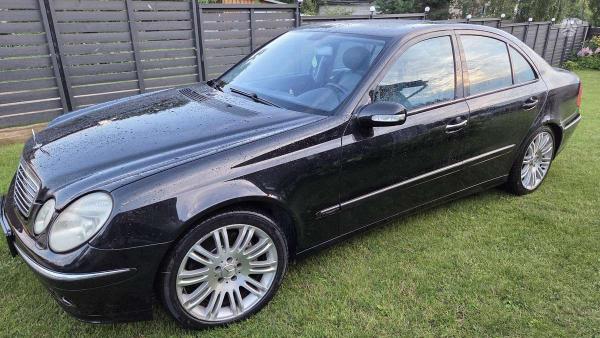 Melns Mercedes-Benz E 320 2005 Ukmergė, ar dzinēja tilpumu 2.99 L un nobraukumu 425 tūkst. km par 2890 €, foto 1 vietnē AUTOMOTO.COM.LV