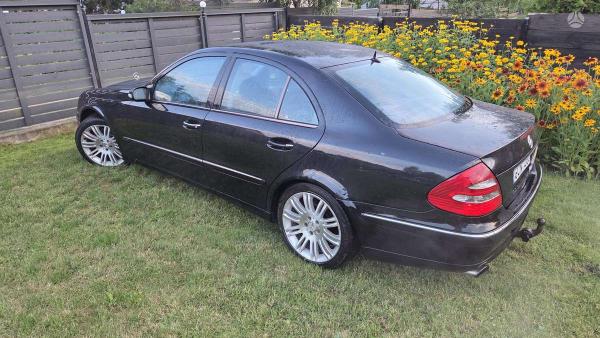 Melns Mercedes-Benz E 320 2005 Ukmergė, ar dzinēja tilpumu 2.99 L un nobraukumu 425 tūkst. km par 2890 €, foto 4 vietnē AUTOMOTO.COM.LV