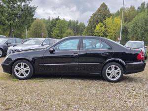 Black Mercedes-Benz E 320 2005 in Kuldiga, with an engine capacity of 3.00 L and mileage of 534 thousand km for 3990 €, photo 6 on AUTOMOTO.COM.LV