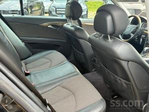 Black Mercedes-Benz E 320 2005 in Kuldiga, with an engine capacity of 3.00 L and mileage of 534 thousand km for 3990 €, photo 12 on AUTOMOTO.COM.LV