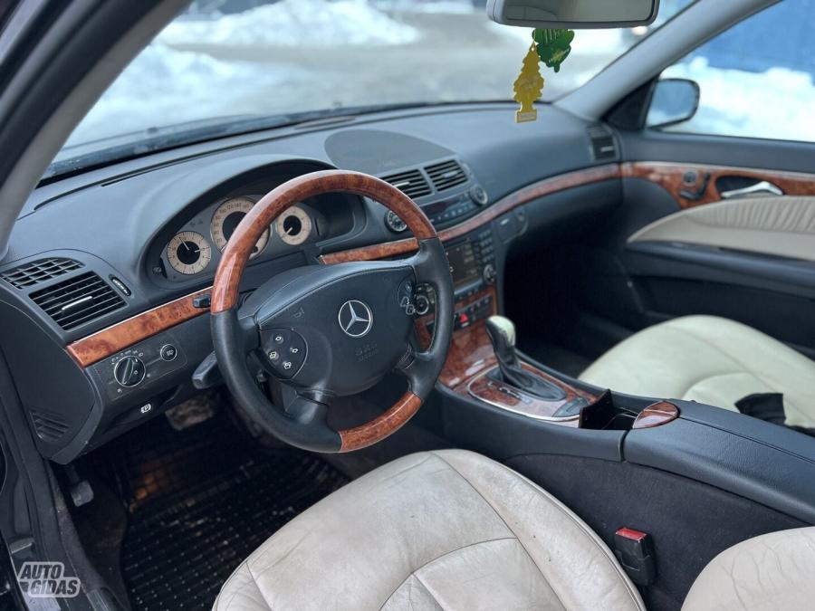 Melns Mercedes-Benz E 320 2006 Šilutė, ar dzinēja tilpumu 3.00 L un nobraukumu 350 tūkst. km par 1850 €, foto 8 vietnē AUTOMOTO.COM.LV