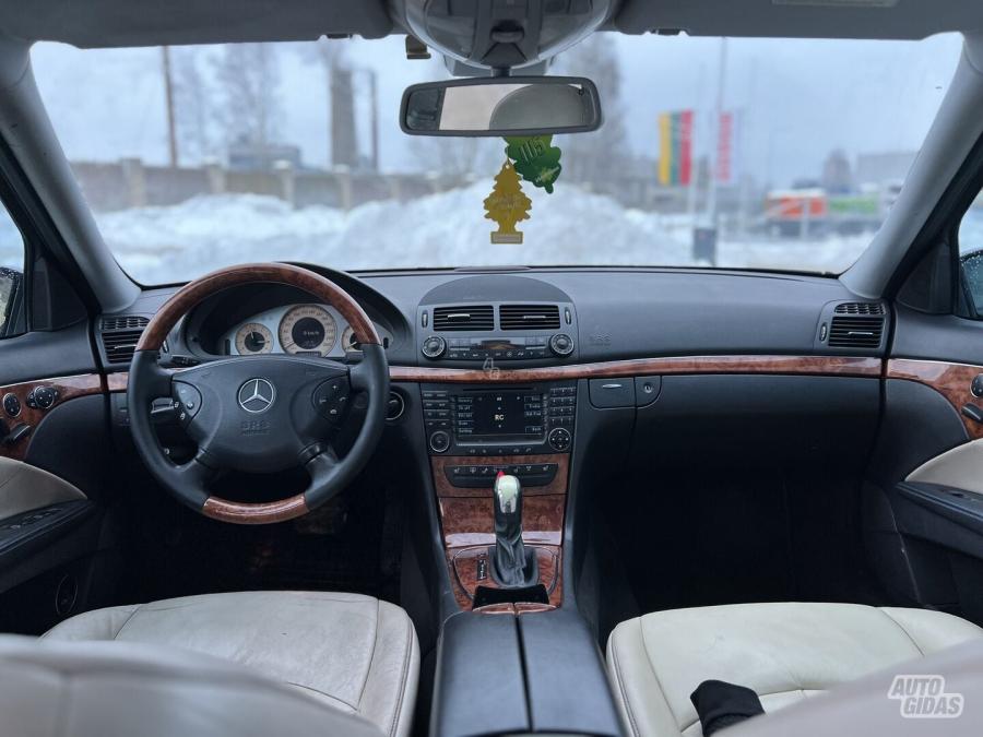 Melns Mercedes-Benz E 320 2006 Šilutė, ar dzinēja tilpumu 3.00 L un nobraukumu 350 tūkst. km par 1850 €, foto 12 vietnē AUTOMOTO.COM.LV
