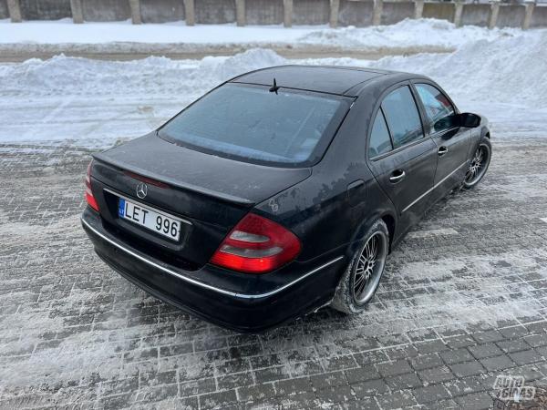 Black Mercedes-Benz E 320 2006 in Klaipeda, with an engine capacity of 3.00 L and mileage of 355 thousand km for 2350 €, photo 3 on AUTOMOTO.COM.LV