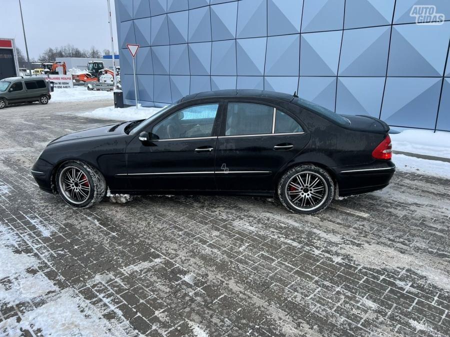 Melns Mercedes-Benz E 320 2006 Klaipėda, ar dzinēja tilpumu 3.00 L un nobraukumu 355 tūkst. km par 2350 €, foto 6 vietnē AUTOMOTO.COM.LV