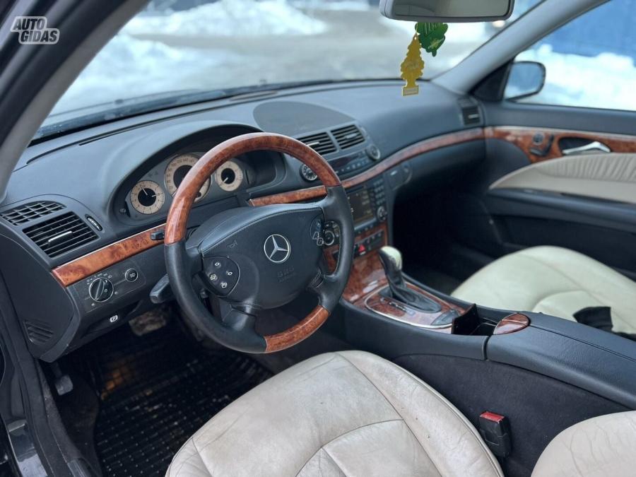 Melns Mercedes-Benz E 320 2006 Klaipėda, ar dzinēja tilpumu 3.00 L un nobraukumu 355 tūkst. km par 2350 €, foto 8 vietnē AUTOMOTO.COM.LV