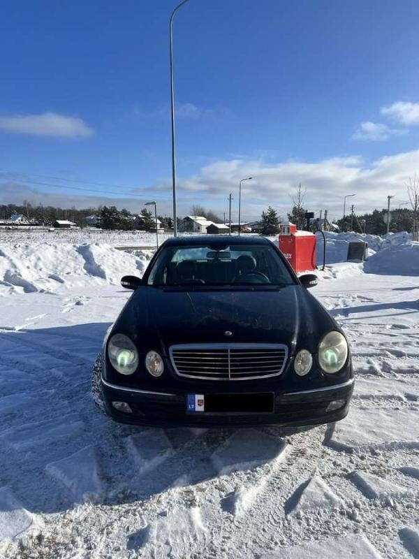 Black Mercedes-Benz E 320 2006 in Vilnius, with an engine capacity of 0.00 L and mileage of 302 thousand km for 3499 €, photo 6 on AUTOMOTO.COM.LV