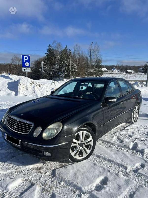 Black Mercedes-Benz E 320 2006 in Vilnius, with an engine capacity of 0.00 L and mileage of 302 thousand km for 3499 €, photo 7 on AUTOMOTO.COM.LV