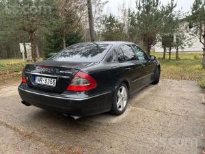 Черный Мерседес Е 320 2006 в Рига, объемом двигателя 3.00 л и пробегом 400 тыс. км за 5400 €, фото 3 на AUTOMOTO.COM.LV