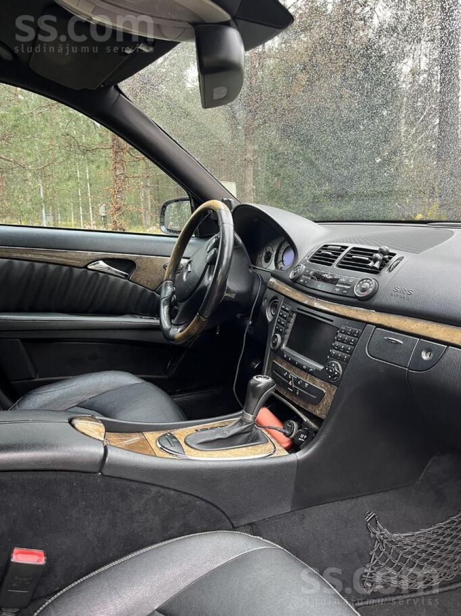 Черный Мерседес Е 320 2006 в Рига, объемом двигателя 3.00 л и пробегом 400 тыс. км за 5400 €, фото 4 на AUTOMOTO.COM.LV